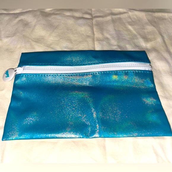 ipsy | Bags | Ipsy Zippered Makeup Bag Iridescent Blue With White ...